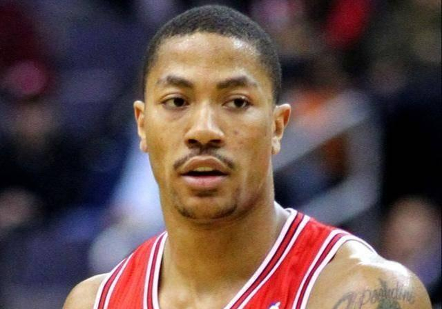 小伙情商很高！NBA1.93亿先生，致敬罗斯，互换球衣，很有礼貌