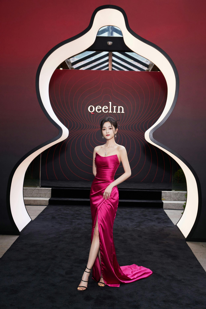 吴宣仪出席Qeelin晚宴的造型～ 身穿WONA……