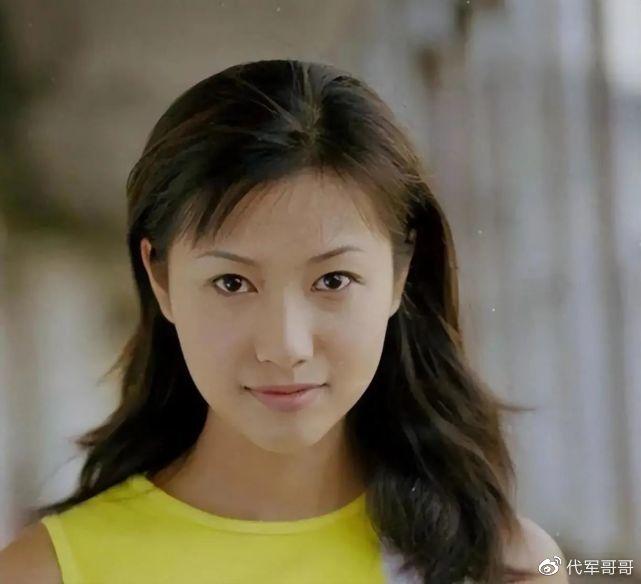 48岁徐静蕾近照曝光,曾经历多段混乱情史,如今定居美国仍未婚生子