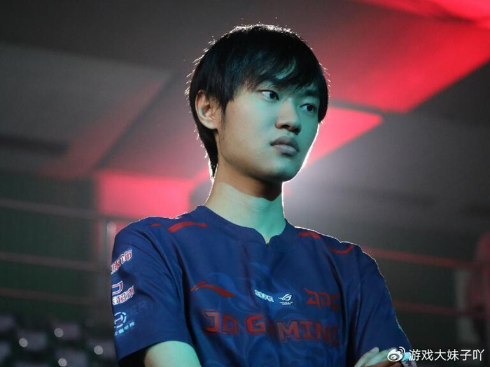 Knight嫌弃BLG开价太低，新赛季没有战队要他，无奈选择休息|战队|赛季|爆料_新浪新闻