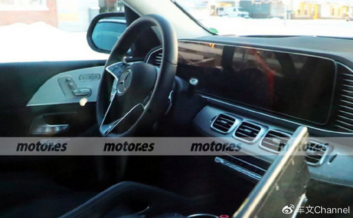 新款奔驰GLS海外谍照曝光，大连屏，或搭三种动力，还看宝马X7？