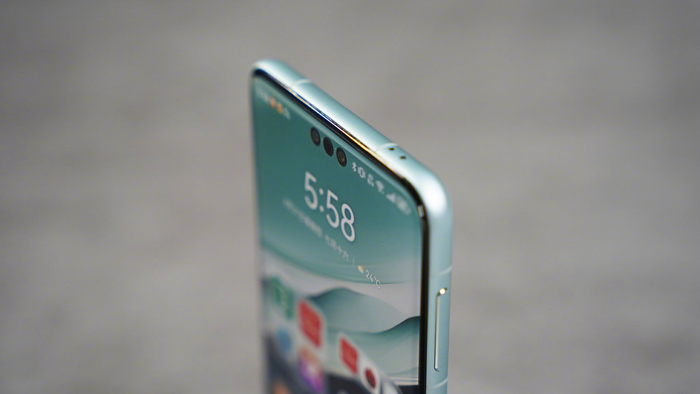 华为Mate60 Pro快速上手：手感很不Mate 但很遥遥领先|华为|手感|中框_新浪新闻