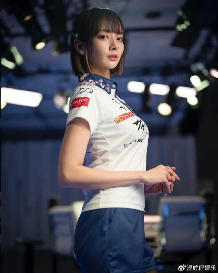 职业麻将女神冈田纱佳：身高170cm的模特选手是如何征服麻将桌的？|麻将|冈田|麻将桌_新浪新闻