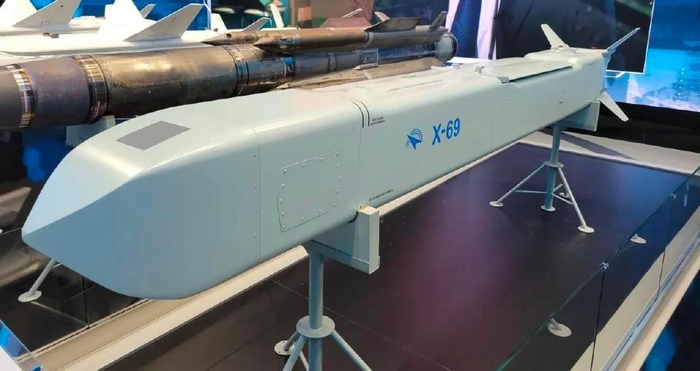 射程400公里！俄军苏-34发射Kh-69远程空射巡航导弹打击乌克兰|导弹|俄军|巡航导弹_新浪新闻