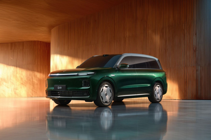 零跑D系列首秀新车，D19定位大型SUV，2026年冲刺年销百万目标