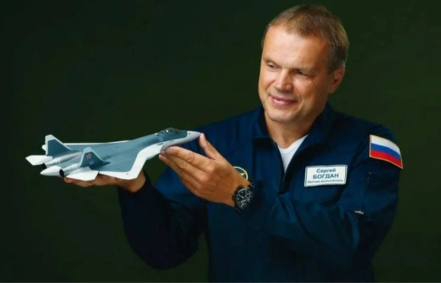 独自驾驶苏-57来中国的谢尔盖·博格丹，到底什么来头？|谢尔盖|博格丹|苏霍伊_新浪新闻
