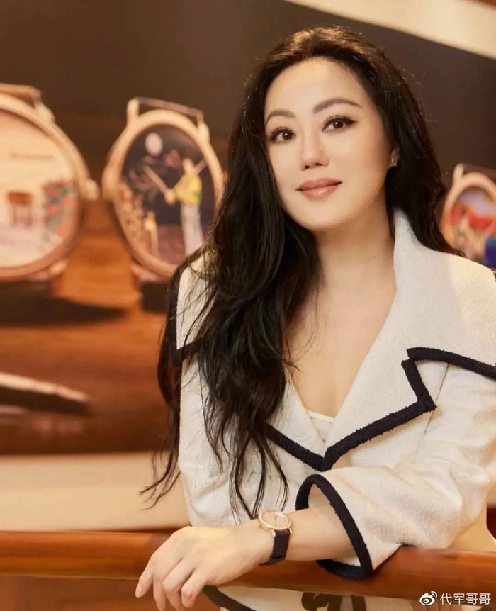 “败家名媛”章小蕙：曾搞垮两位亿万富翁，如今60岁过得怎样？