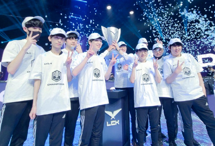 连李哥都敢摁在替补席，何况Shy哥？WBG官宣Daeny加盟|S10|替补席|执教_新浪新闻