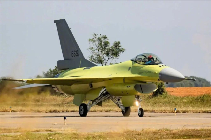 第140架F-16V交付，台军大吹法螺：“一对一，绝对干掉歼-20”|台军|战机|战斗机_新浪新闻