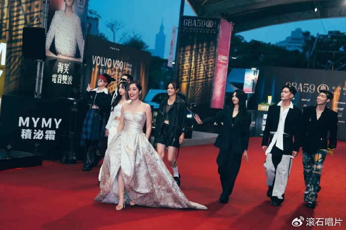 U:NUS、KAXA《不怕星期一》MV梦回七夕演唱会，职场写照社畜超有感！