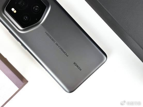 奢华与灵动的完美结合，图说荣耀Magic6 至臻版和RSR 保时捷设计|存储|荣耀|保时捷_新浪新闻