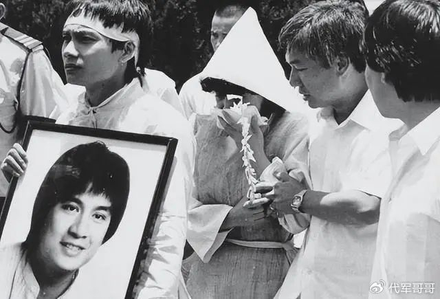 盘点近年来意外死亡的7位明星，谁最让人惋惜？|白静|周成海|傅声|刘洁|潘星谊_新浪新闻