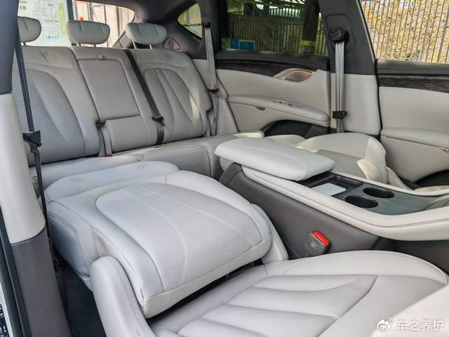 875V平台+灵蜥数字底盘，智己LS7焕新版来袭，卖32.99万起有戏吗