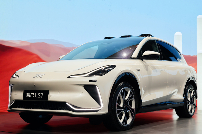 大五座纯电SUV，仪式感满满，智己LS7购车指南