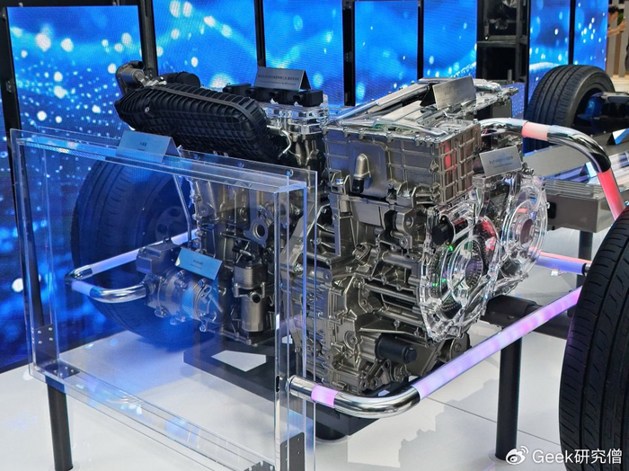 比亚迪第五代 DM 技术解析：热效率 46.06%，油耗2.9L，续航2100km