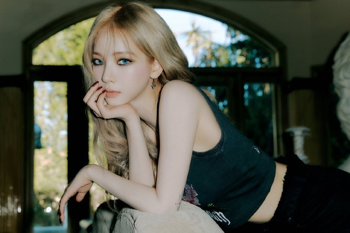 aespa从旷野来到现实世界，改变风格但不算转型，世界观定位没变