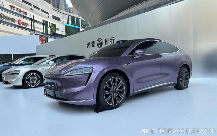 问界新M7 Pro 24.98万元起价，鸿蒙智行首款轿跑SUV智界R7迎首秀|轿跑|首款|后驱_新浪新闻