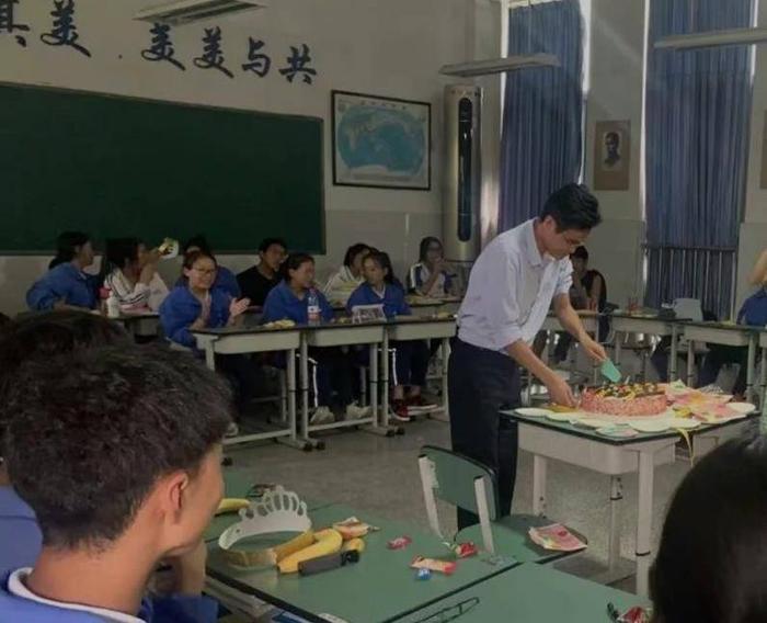 成都民盟竭心尽力助力疫情防控