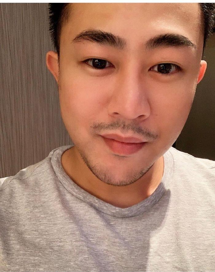 蔡天凤前婆婆正面照曝光,戴翡翠项链和儿子一起庆祝生日