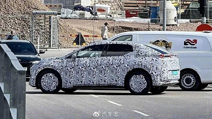 领克最新轿跑SUV “Z20”测试车曝光？极氪X同底盘、或售15万内