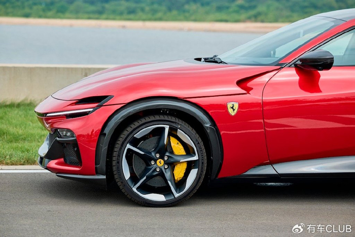 四门“纯血”法拉利 另辟蹊径的FUV 抢先体验Purosangue