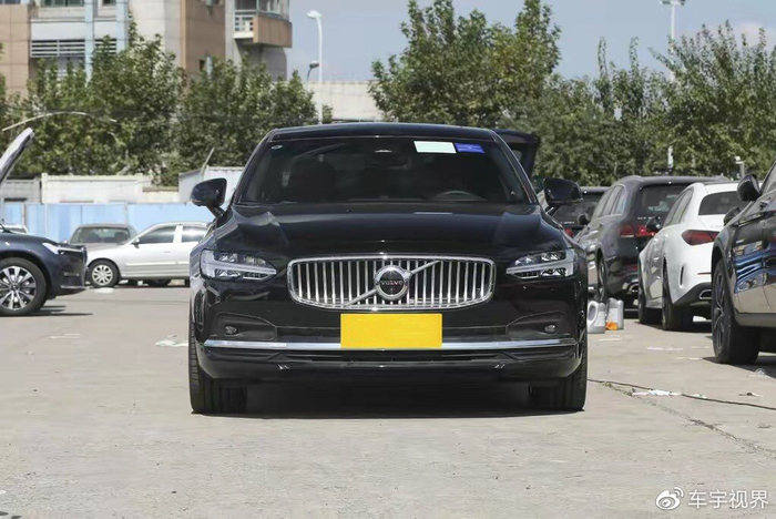 轴距超3米，标配250马力+8AT，实力不输奥迪A6L，带你看沃尔沃S90