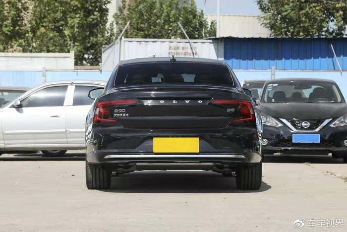 轴距超3米，标配250马力+8AT，实力不输奥迪A6L，带你看沃尔沃S90