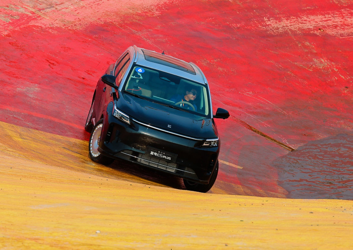 第三代蓝电E5 PLUS上市11.98万入手，入门即顶配，纯电续航230km