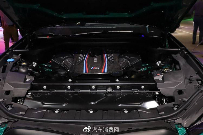 搭载4.4T V8双涡轮+48V轻混系统 新款宝马X5 M亮相上海车展