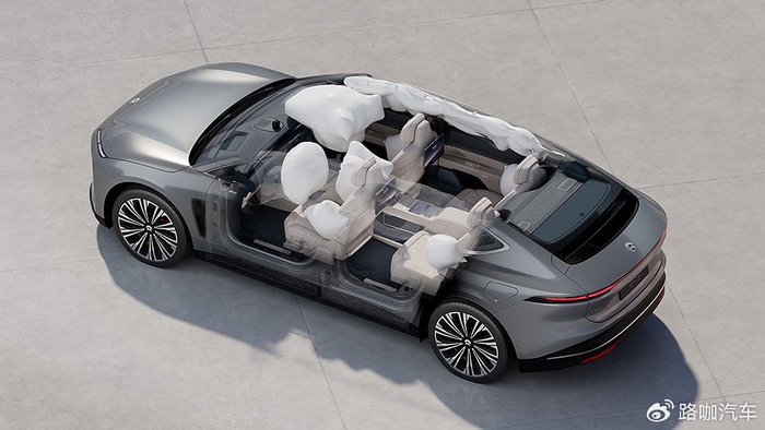 80万都卖便宜了？蔚来ET9内饰曝光，只为造同级最强后排？