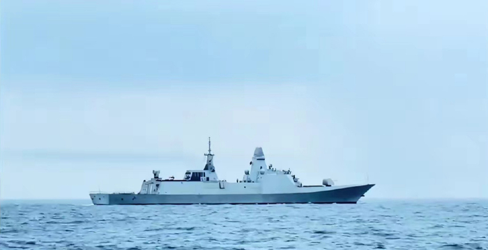 054B型护卫舰：卫星图片表明已入列，外媒错将其当作051B型驱逐舰|导弹护卫舰|导弹驱逐舰|中国海军_新浪新闻