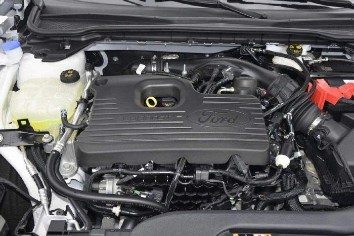 蒙迪欧：不到16万起，就配2.0T+8AT动力，压力直接给到本田雅阁