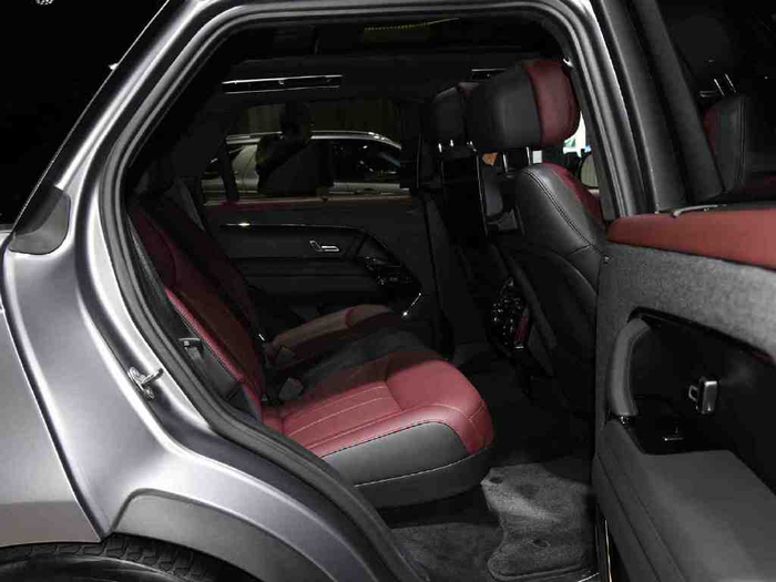 SUV中的“劳斯莱斯”，配4.4T V8引擎+采埃孚8AT，车内静如图书馆