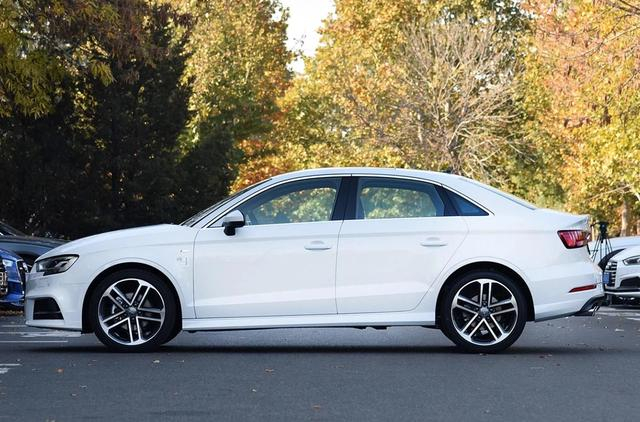 小号“奥迪A4L”来袭，搭载1.4T发动机，油耗5.8L，19.32万起