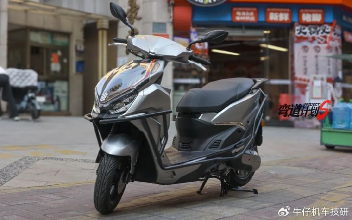 QJMOTOR鸿150RS，新车开箱初体验