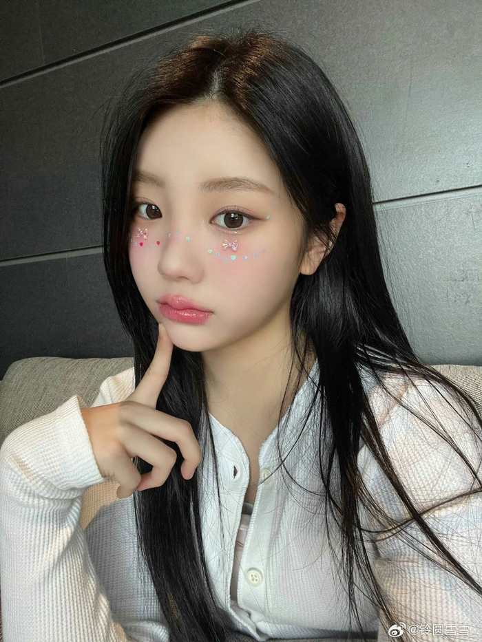 ILLIT创KPOP历史最悬殊赞踩比，注水起家的爱豆，难得到大家认可|注水|音源|刚出道_新浪新闻