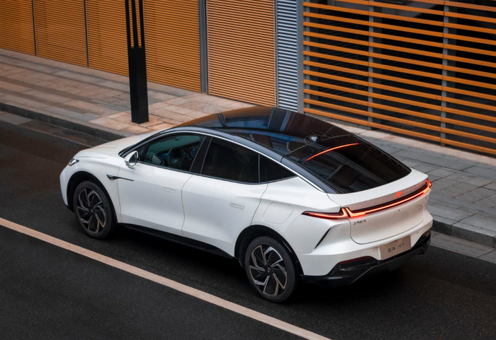 纯电溜背轿跑SUV大对决，当R7碰上G6，你会选谁？