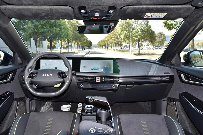 起亚放大招：3.5 秒破百的起亚EV6开启盲订，支持800V直流快充