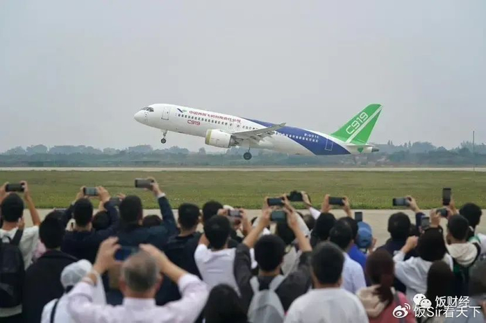 C929模型亮相南昌飞行大会，首次与C919同框！中国商飞这次摊牌了！|南昌|模型|客机_新浪新闻