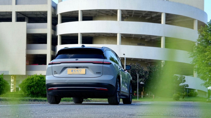 试驾蔚来ES6｜为什么是蔚来卖得最好的车型？|蔚来|ES6|电池_新浪新闻