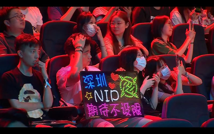 LPL丨他们为何来深圳NIP主场观赛？|深圳市|jdg|lpl_新浪新闻