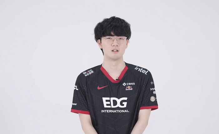 2021年LPL年度颁奖典礼：Jiejie获年度最受欢迎选手奖