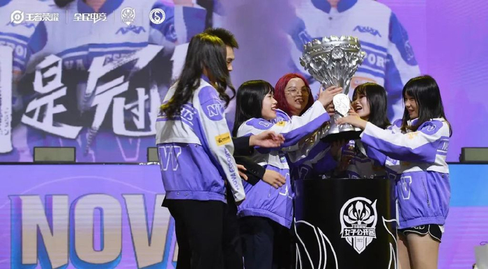 独家对话王者荣耀女子公开赛FMVP王曼：“我不甘心过平凡的一生”