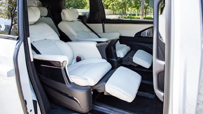 30多万选择头部MPV车型，GL8、M8、艾力绅、奥德赛该怎么选？