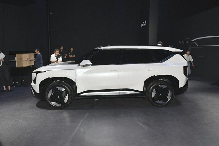 搭载比亚迪电池，起亚EV5预售价15.98万元起！