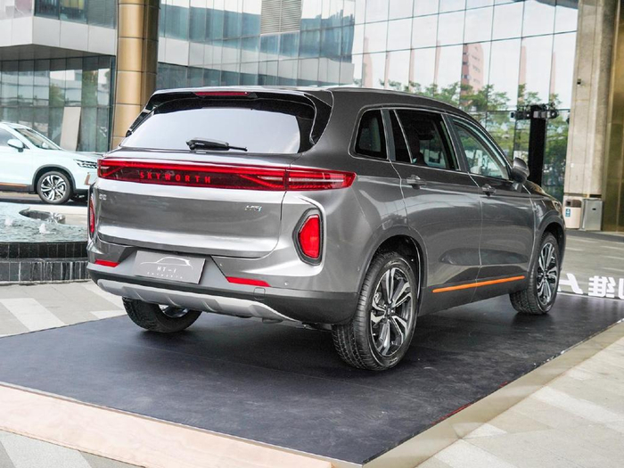 创维新款SUV上市，5座，轴距2800mm，搭载比亚迪动力，续航1267km