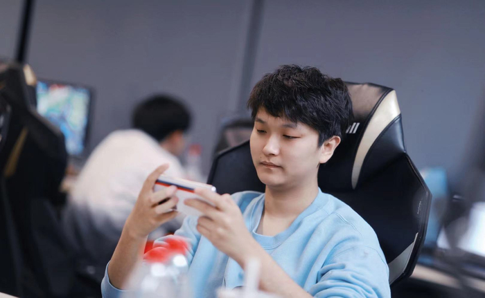 RNGM自ban大腿？一山不容二虎，虔诚被猫神挤下首发