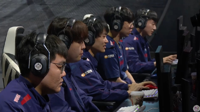 纯虐菜？GenG三比零淘汰C9！中韩再次包揽四强