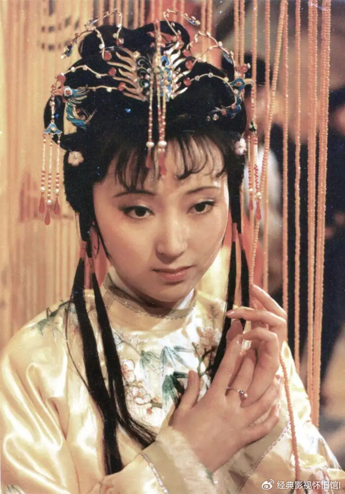 怀念陈晓旭：最经典的林黛玉十七张剧照，你觉得哪个造型最美|林黛玉|陈晓旭|剧照_新浪新闻