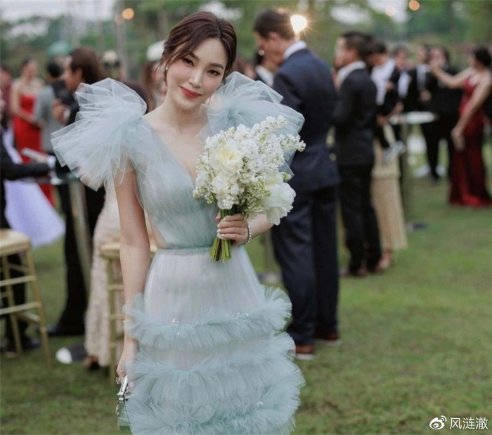 泰国最美变性人Poyd举行第2场婚礼，现场众星云集，AumP担任伴娘